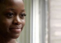 Cop On Duty Prays Over 8-Year-Old In Touching Video – FaithPot