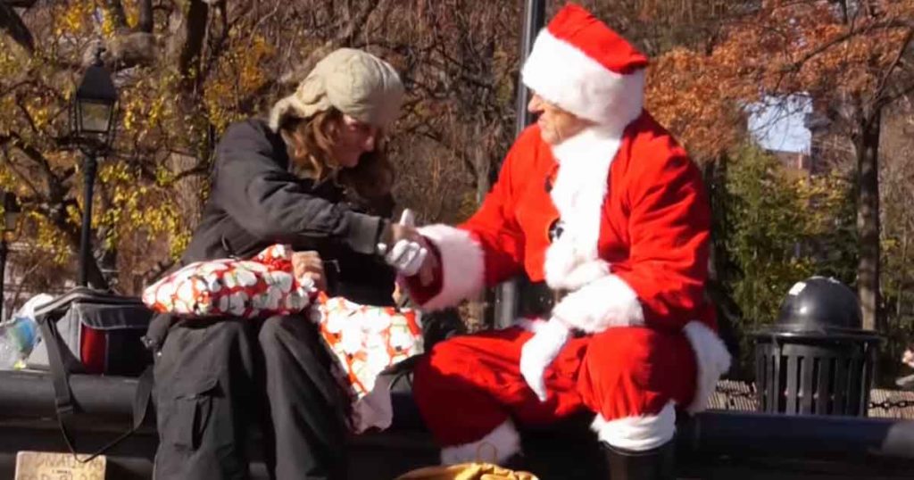 Three NYPD Officers Responds To Shoplifting Call, Buys Groceries For ...