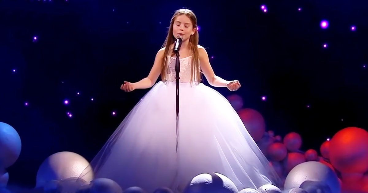10-Year-Old Prodigy Stuns Audience With Her Piano Performance At ...