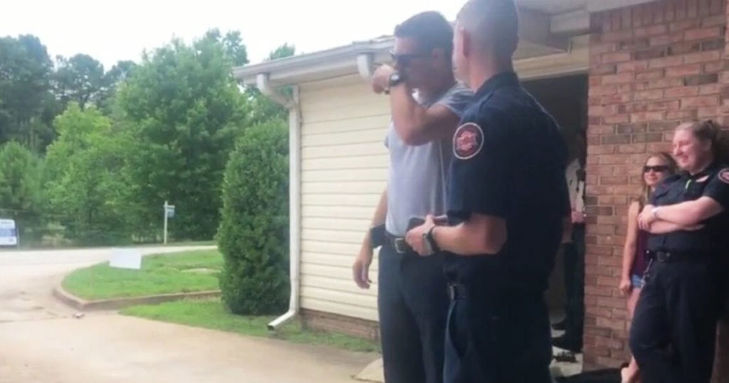 Colorblind Firefighter Has Priceless Reaction To Seeing American Flag ...